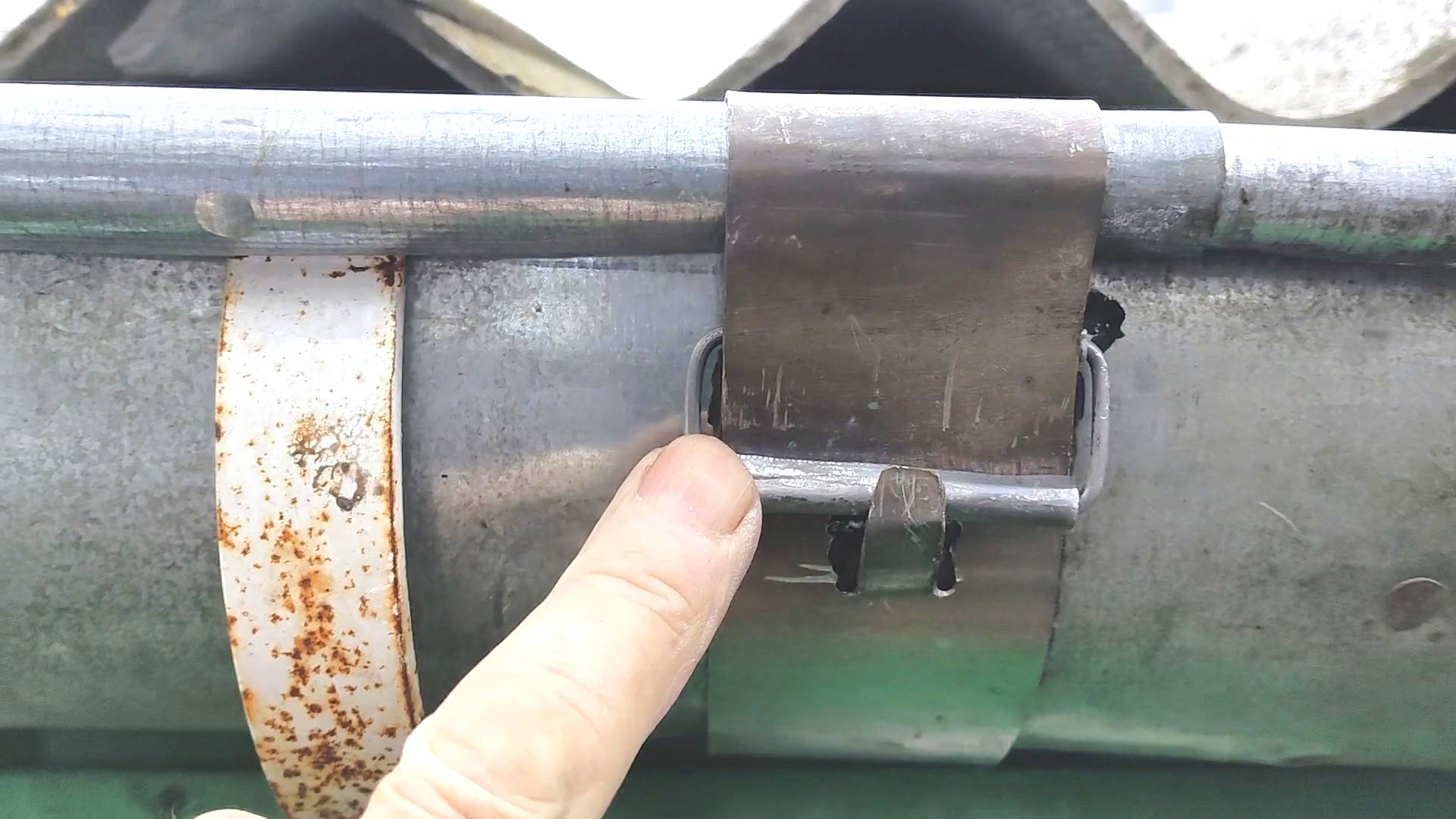 Водосточный желоб делаем сами.Как самому сделать соединитель водосточного желоба