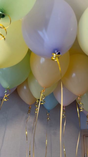 шарики с гелием
нежные оттенки шарики
шарики для украшения потолка
голубые шарики с гелием
воздушные