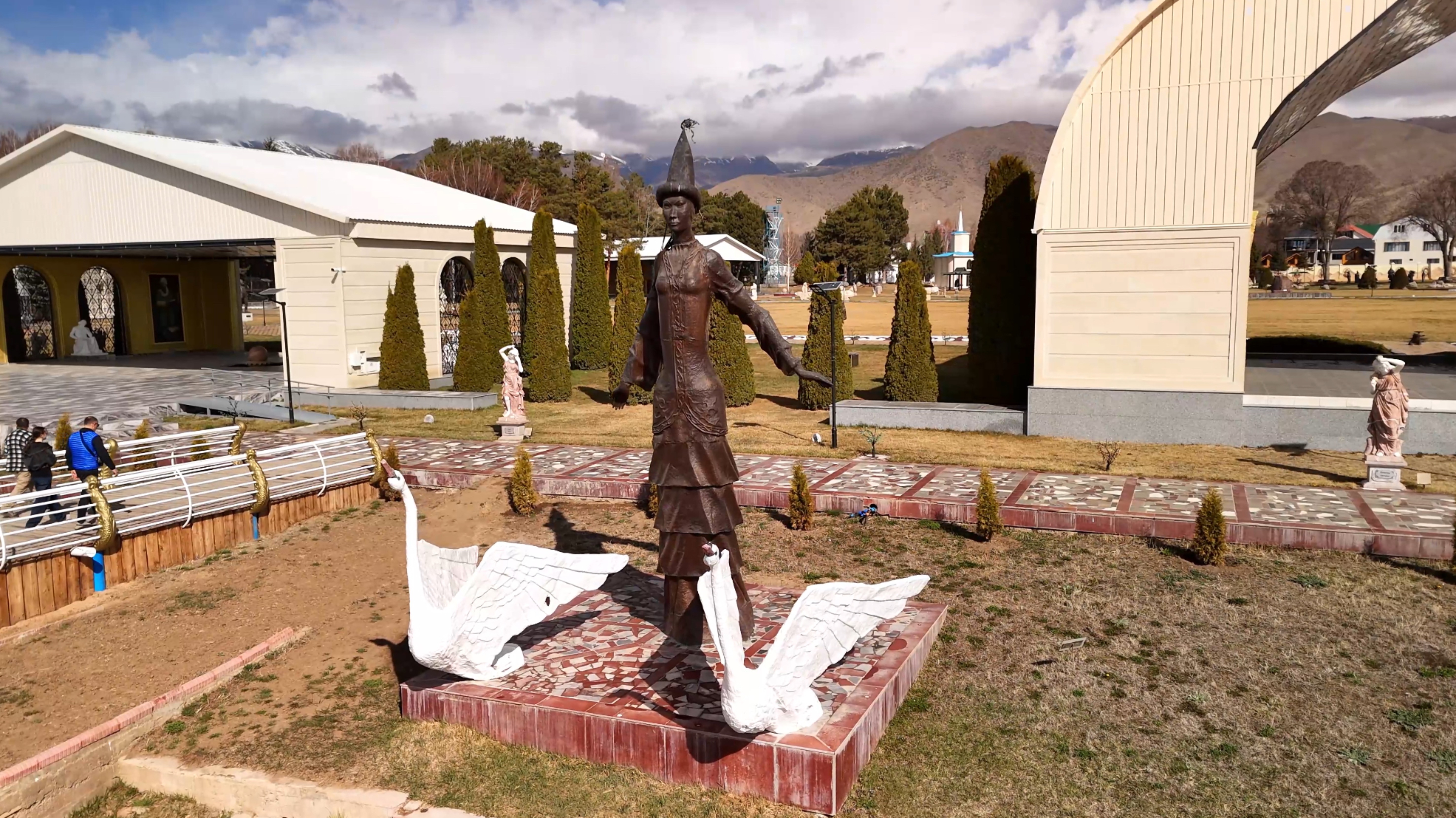 Экскурсия Иссык-Куль 2 день. Рух-Ордо, катание на лошади. Кыргызстан 🇰🇬 Гид Юрий Антропкин