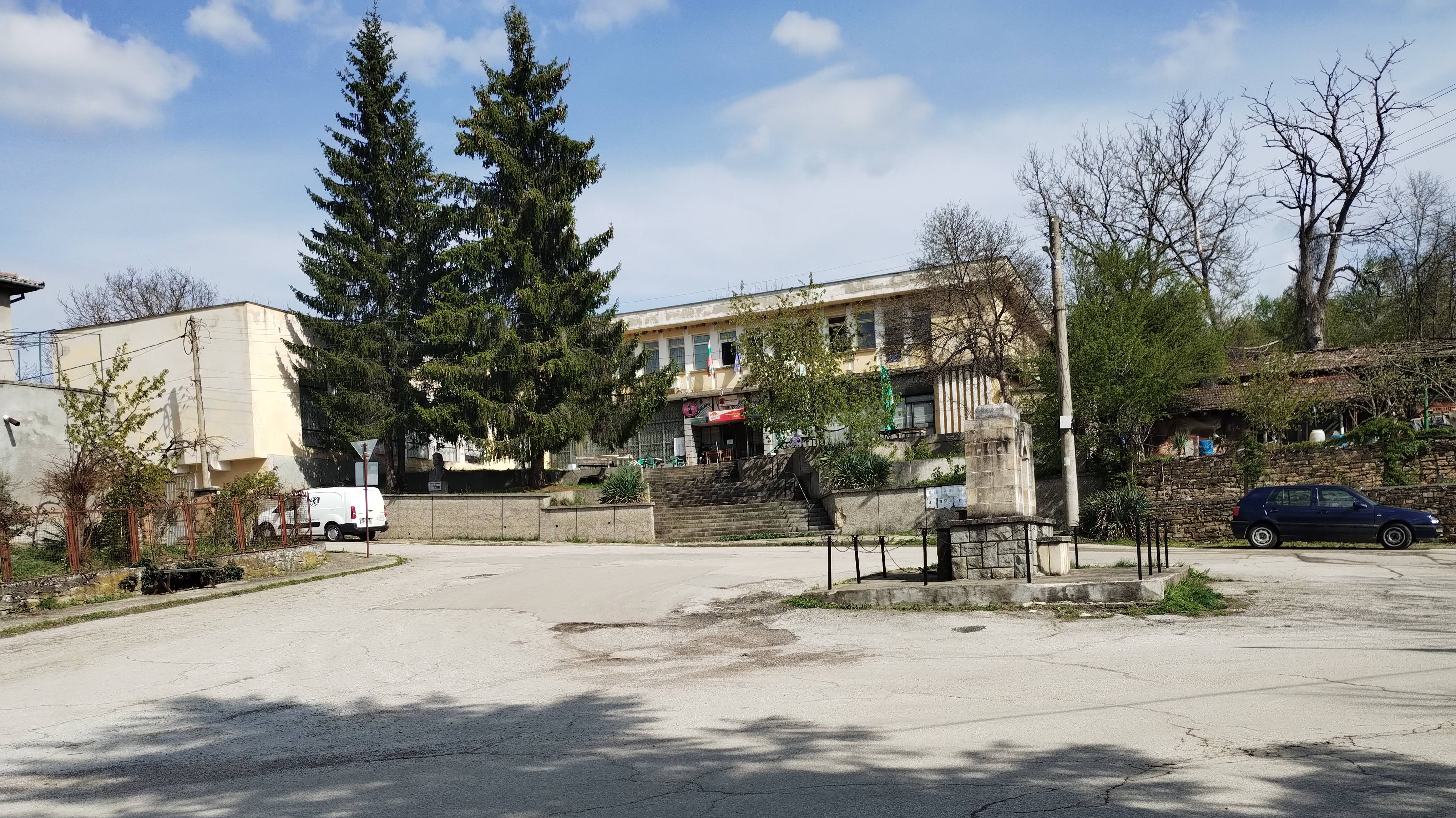 БЛИЗО ДО ГЕОГРАФСКИЯ ЦЕНТЪР НА БЪЛГАРИЯ  /част 31/  Стойчовци, Лесичарка и Велковци, община Габрово