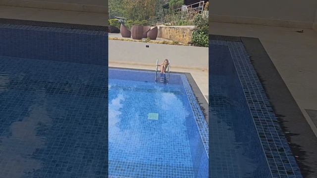 Номер в отеле с видом на водопад, Шри-Ланка