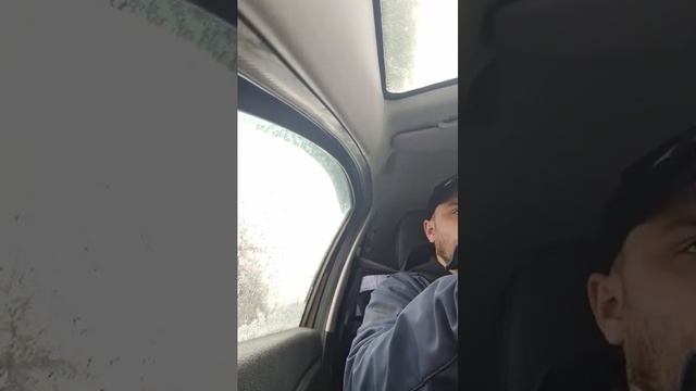 музыка в машине. на работу в воскресенье.