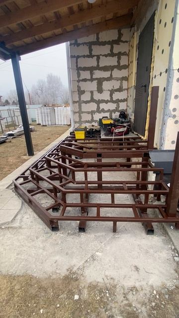 Каркас для укладки ступенек и доски ДПК готов.