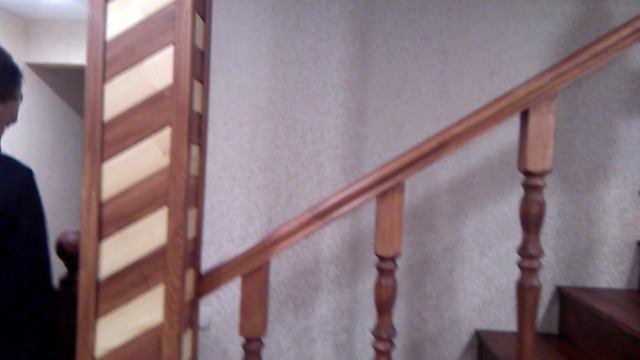 Отделка лестницы из СИП панелей, сосной.