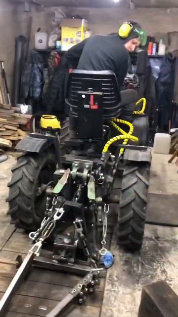 Первый тест драйв гидравлики на самодельном мини тракторе 🚜😉
