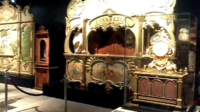 Ярмарочный музыкальный автомат со сменным репертуаром