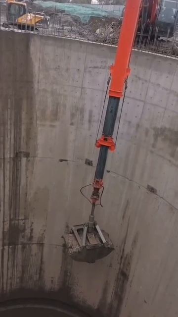 Телескопическая рукоять 22м с грейфером 1,5 м3  для 30 тонного экскаватора