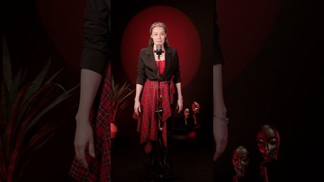 "Какая ночь, мороз трескучий", - - читает Елена Петрова