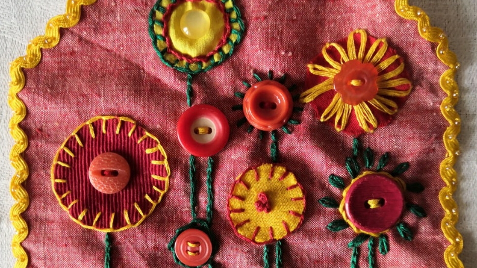 Пуговицы, вышивка. Панно из пуговиц простыми стежками #рукоделие #вышивка