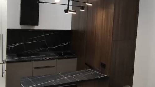 Обзор кухни в потолок Oak Cagliari