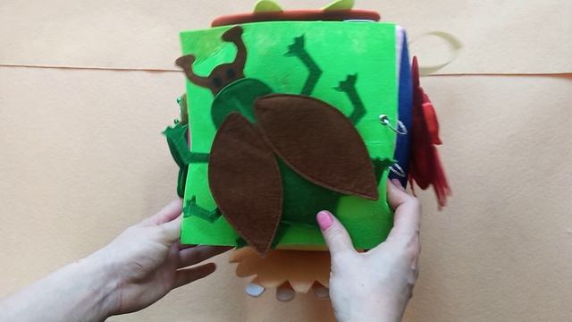 Развивающий кубик из фетра.mp4