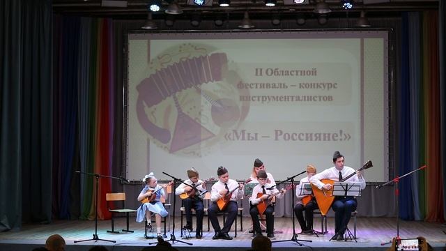 Ансамбль русских народных инструментов "Русские узоры", поппури на тему военных песен.