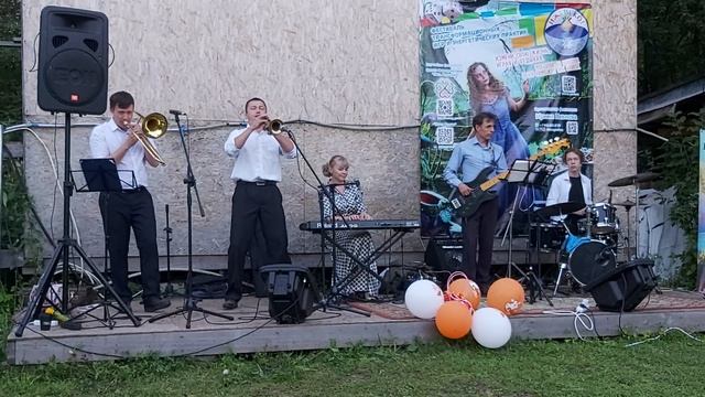 25 Music Hall/Мьюзик Холл