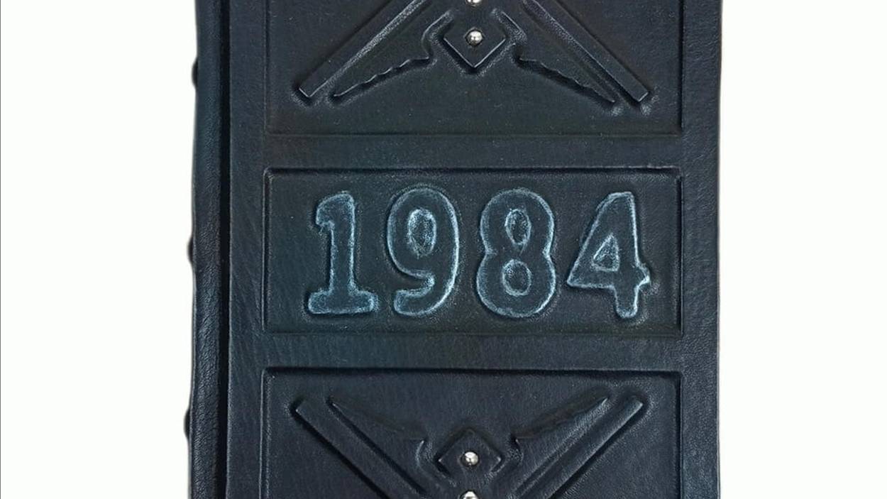 Книга "1984" Дж. Оруэлл вариант "Серебро" в кожаном переплете