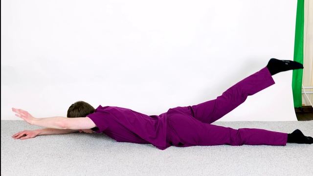 №11 Упражнение "корсет позвоночника". Одновременный подъем выпрямленных конечностей по диагонали.