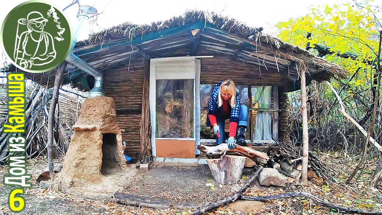 Одна ночую в домике и топлю печь 🔥 Построила камин из глины | Часть 6