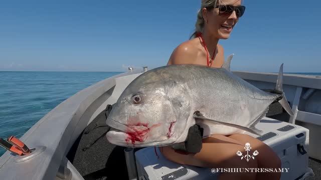 Эми ловит рыбу-монстр #fishing
