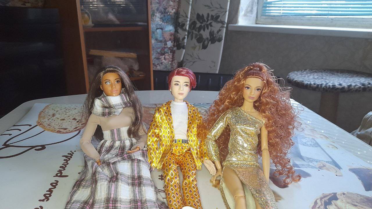 Дуся и Маруся подрались кому достанется парень BTS Чонгук! Распаковка подарка! #топыкатегорий