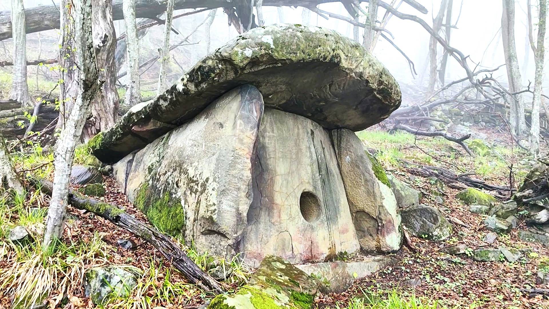 Видео 96 - Дольмен В ТУМАНЕ (Солоники)