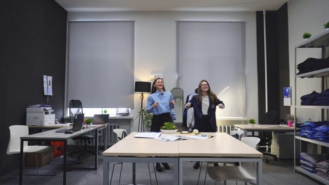 Кипит работа в креативном отделе школы «Дмитровский»