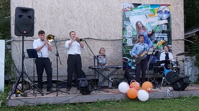 24 Music Hall/Мьюзик Холл