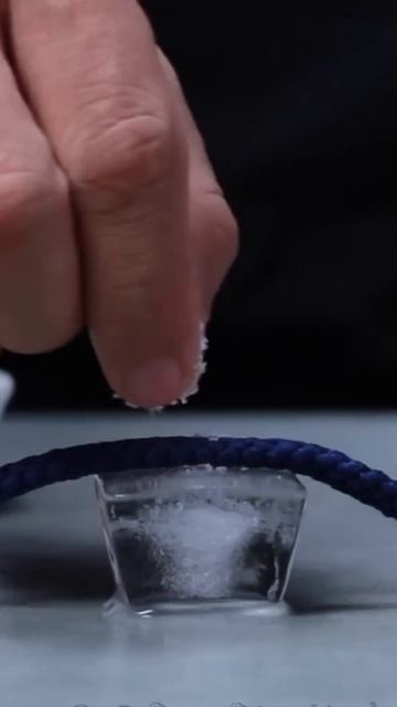 🧊❄️ ВОЛШЕБНЫЙ ЭКСПЕРИМЕНТ С ЛЬДОМ И СОЛЬЮ: УДИВИТЕЛЬНЫЕ СВОЙСТВА ВОДЫ! 🧂