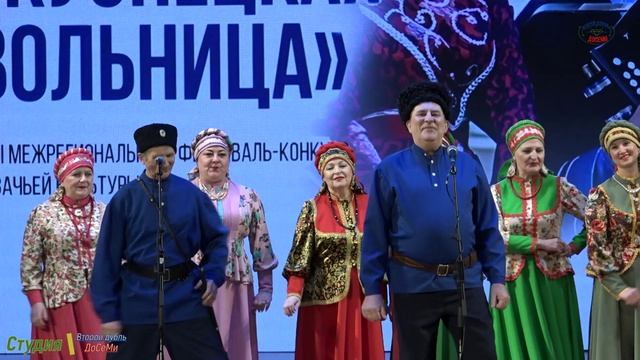 "За тихой рекою", "Едут казаки".