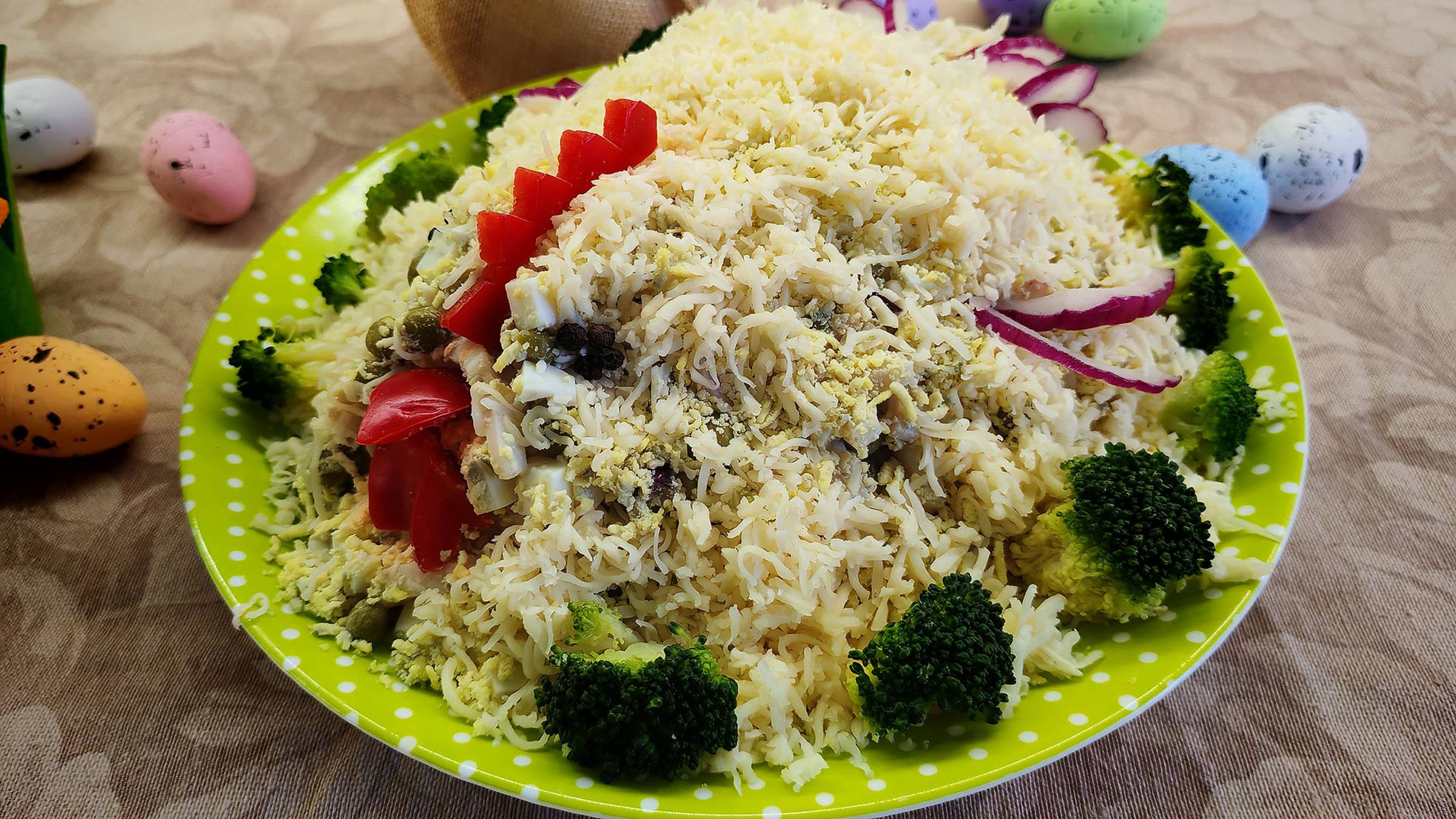 Салат Петушок-гребешок вкусно и по-праздничному.