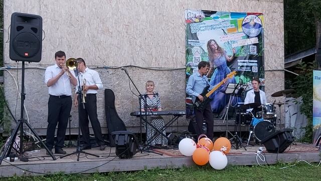 22 Music Hall/Мьюзик Холл