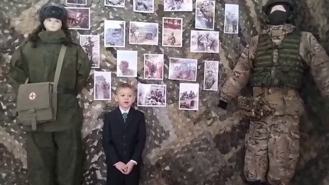 Скрябиков Лев, 6 лет читает стихотворение «У обелиска», автор Алексей Сурков