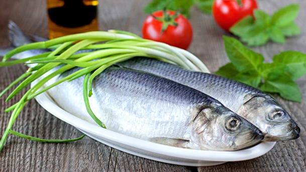 ШИКАРНАЯ РЫБКА!! 🐟🐠  Вкусная и быстрая СОЛЁНАЯ СЕЛЁДОЧКА в домашних условиях