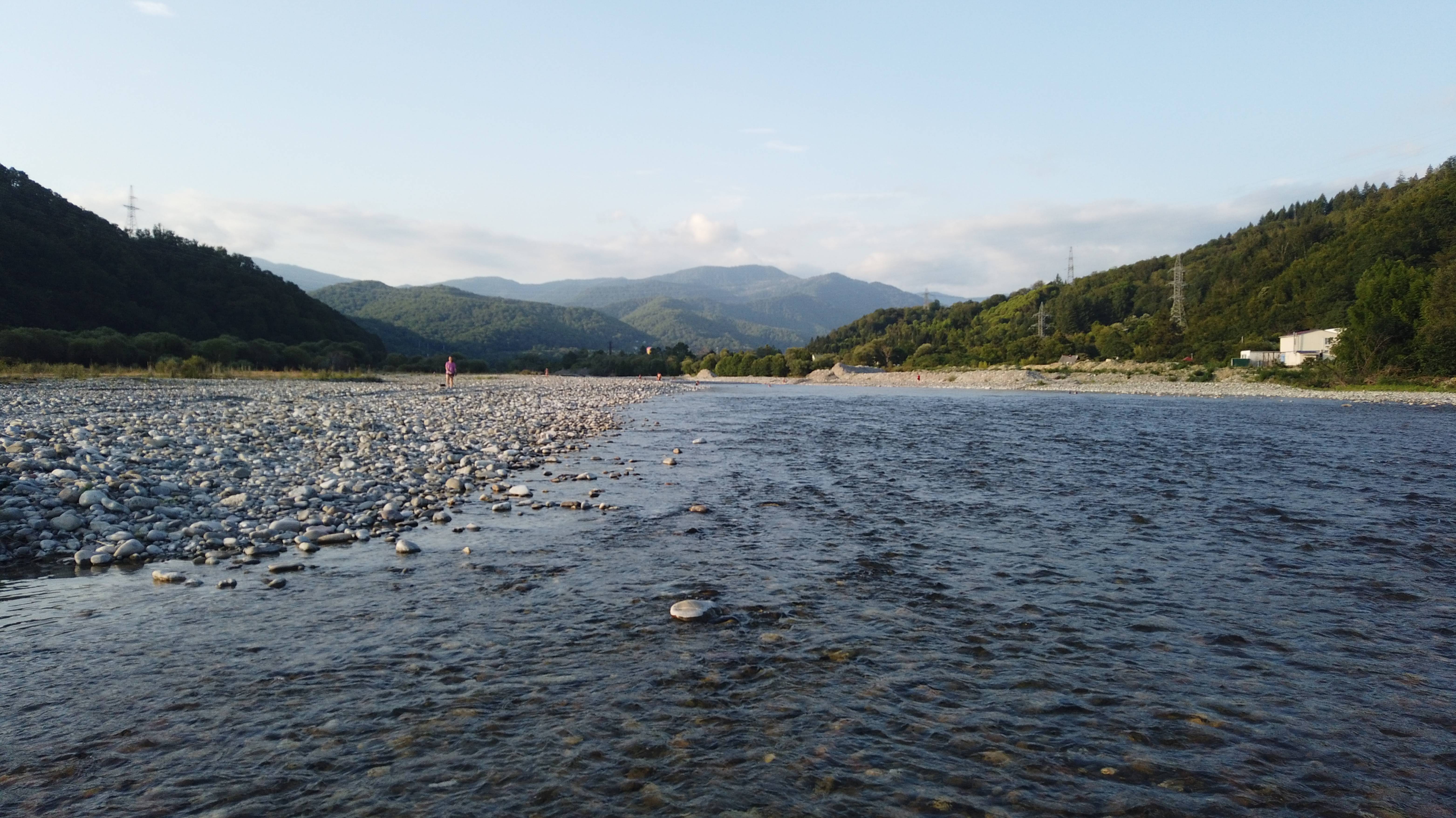 Сочи. Снял жильё в Головинке. Иду на речку Шахе.