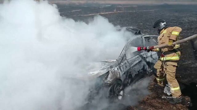 В Енакиево сотрудники МЧС России работали на месте ДТП