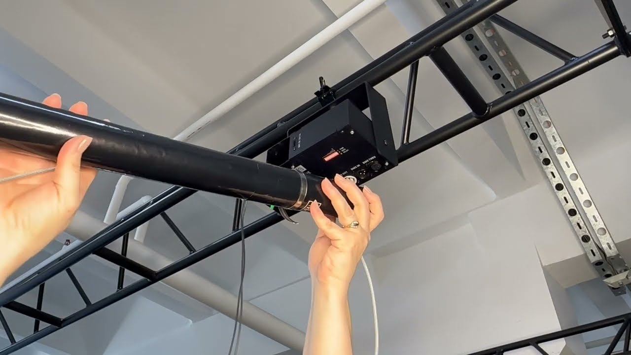 Как закрепить ствол конфетти-пушки страховочным тросиком