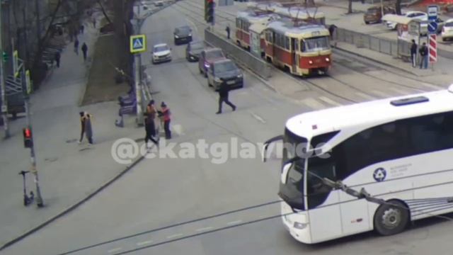 Происшествие Еще одно ДТП с самокатчиками 14.04.25 . #euc #моноколесо #моноколесоекатеринбург #ДТП