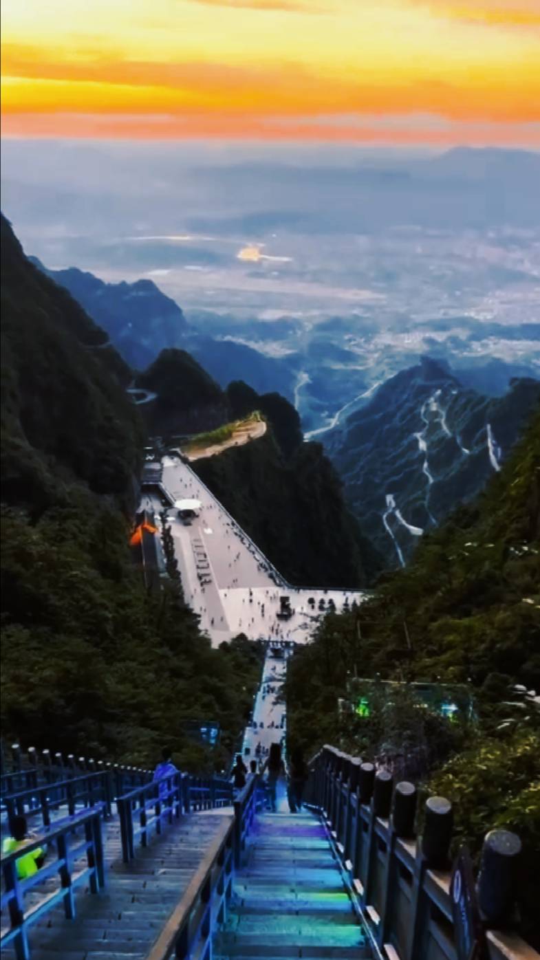 Гора Тяньмэнь — Небесные ворота Китая.