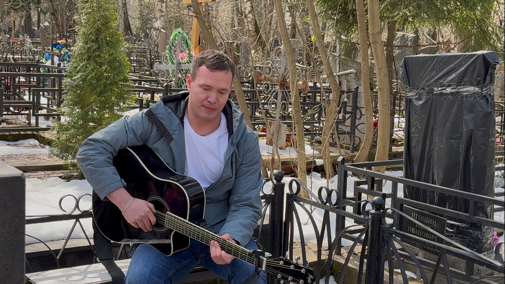 ПЕСНИ ПОД ГИТАРУ НА МОГИЛЕ ЮРИЯ БАРАБАША | ПЕТЛЮРЕ 51 ГОД | ХОВАНСКОЕ КЛАДБИЩЕ | 14 АПРЕЛЯ 2025