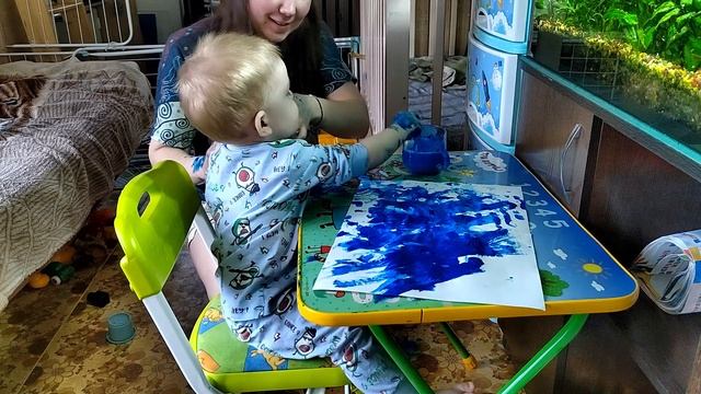 Как мы с Мирончиком рисовали. Малышу 1 год и 3 месяца.