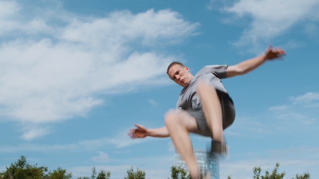 Красивое сальто на улице