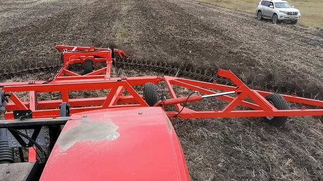 Борона ТехСпецКомплект БШГ-12-2, в работе