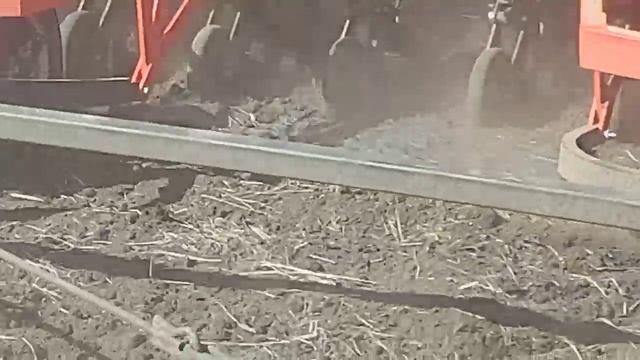 Сеялка ТехСпецКомплект СКП-3Д, в работе