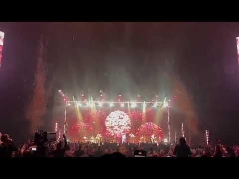 Залп конфетти из стадионных конфетти-пушек GLOBAL EFFECTS Stadium Shot