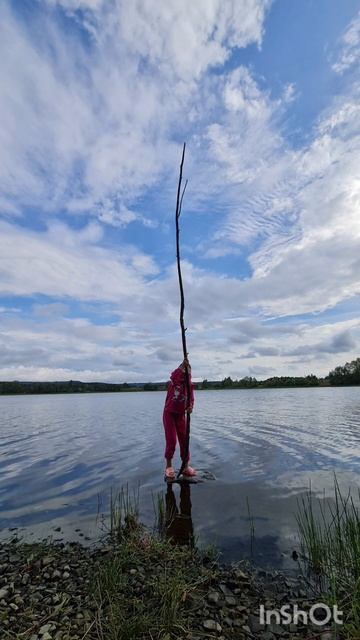 Спасение одной бабочки. Я тучи разгоню). Рачейское озеро.