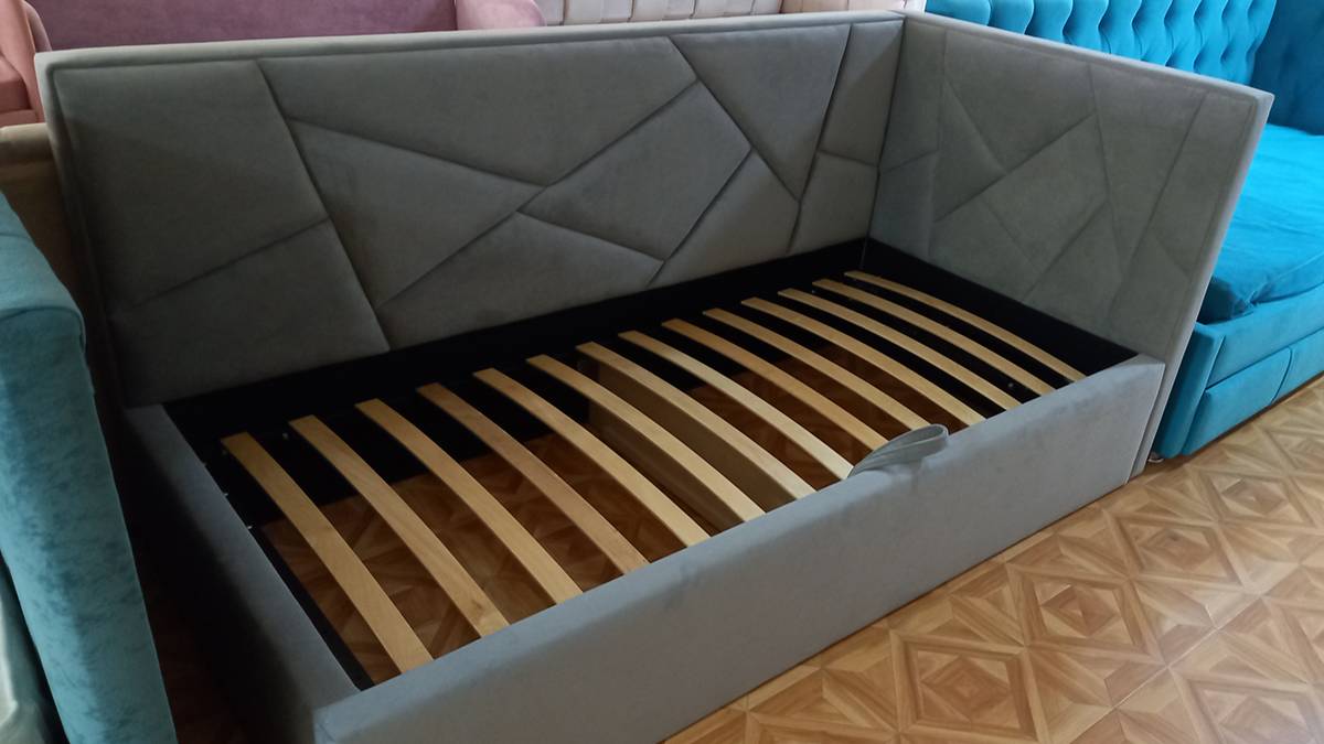 Обзор угловой кровати Аксиома