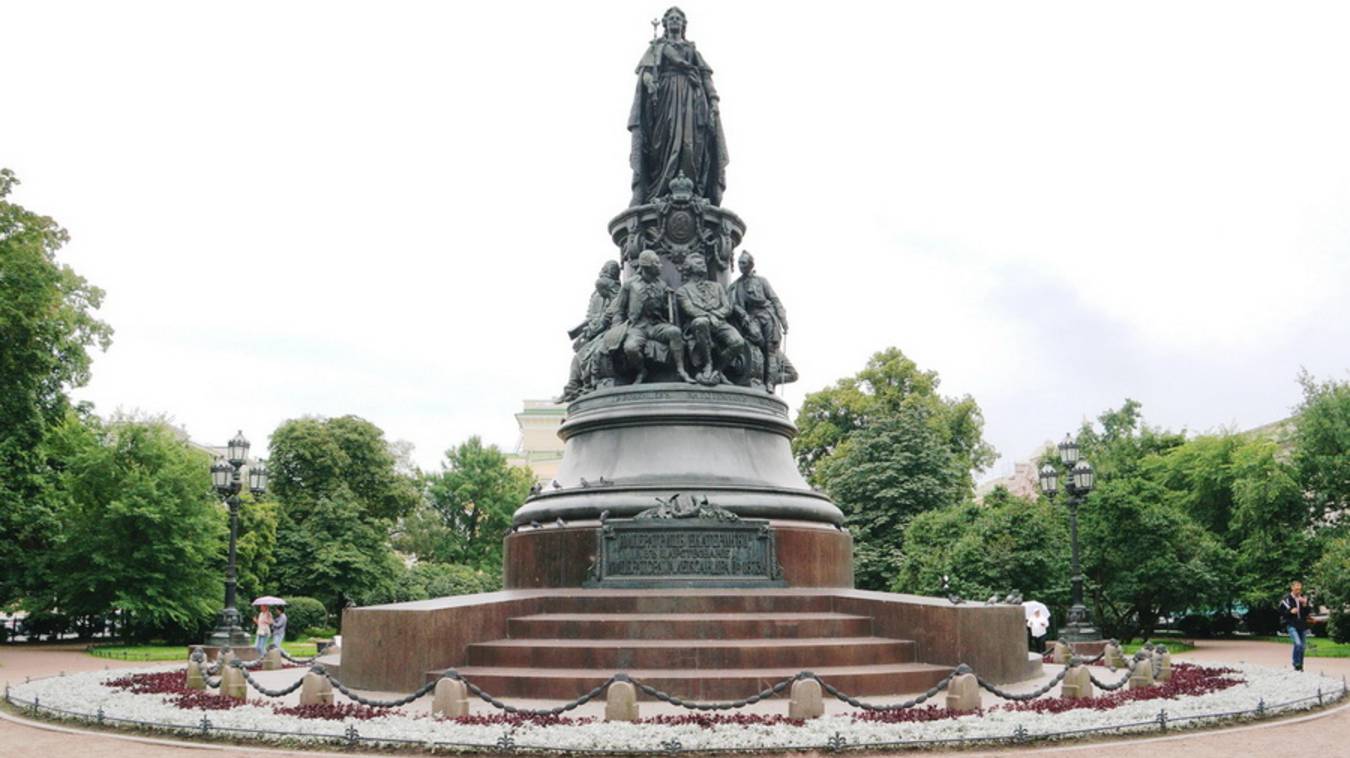 «У ног Императрицы. Победами славен»