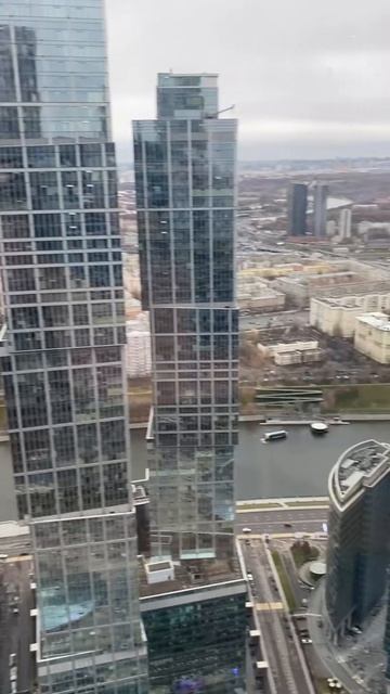 Москва ❤  Позже всё же почему-то опять она заставляет возвращаться меня 
#yanix #yanixgoat #москва