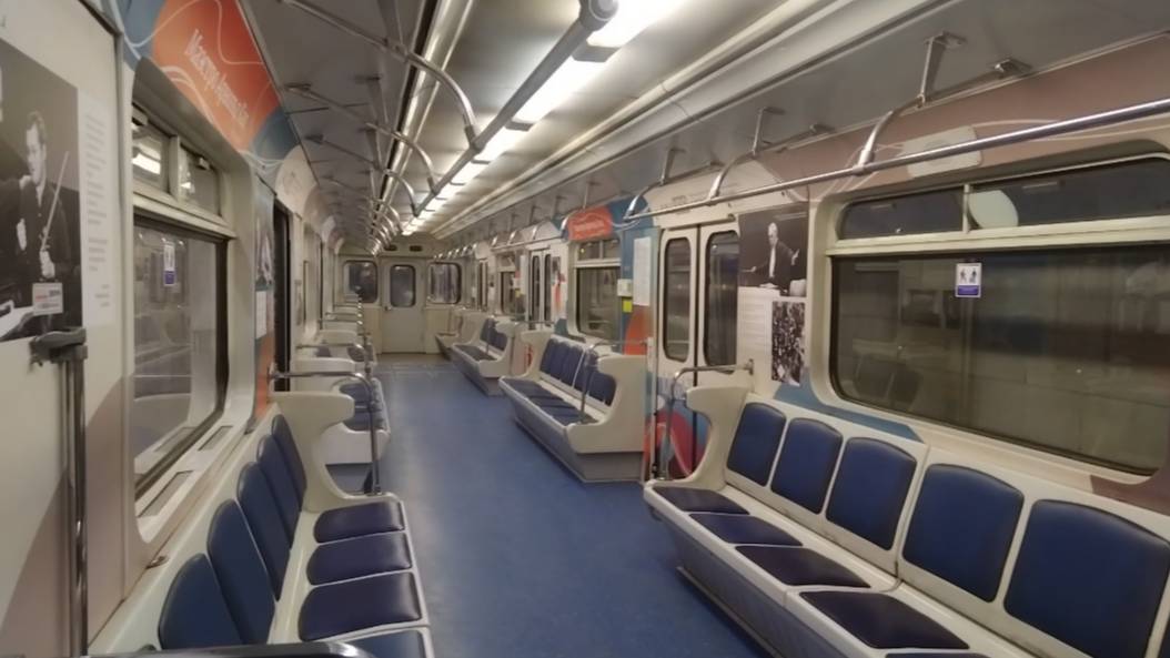 Салон вагона поезда "Пришелец" на станции Площадь Гарина Михайловского