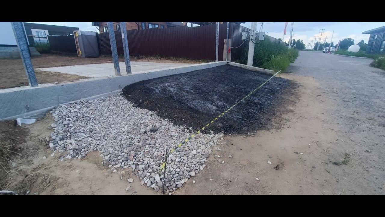 Устройство въездной группы, парковка из плит.