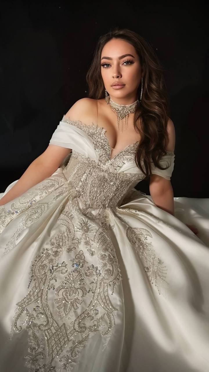 Атласное пышное свадебное платье с кристаллами Виктория. Арабская коллекция. #свадебноеплатье