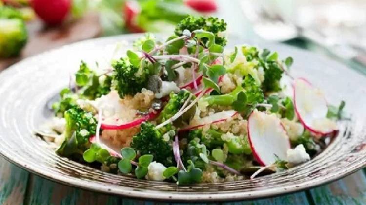 РЕЦЕПТ ЛЕГКОГО САЛАТА ИЗ СВЕКЛЫ И МИКРОЗЕЛЕНИ #рецепт #салат #микрозелень